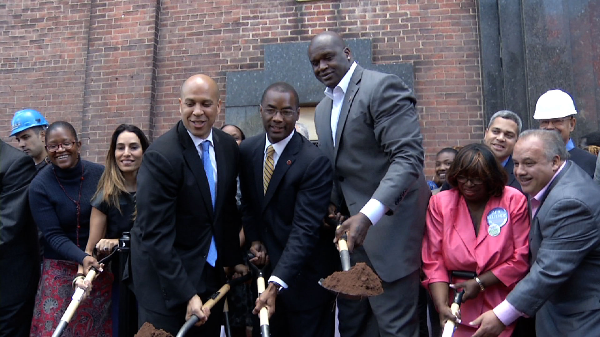 Shaq Keeps Giving Back in Native Newark: Building High-Rise and Helps ...